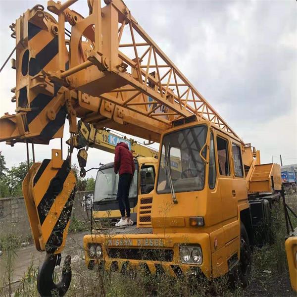 tadano 25 tons truck crane